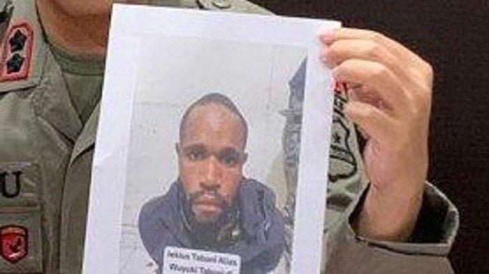 Anggota KKB Papua Bernama Jukius Tabuni Tak Berkutik Saat Diamankan ...