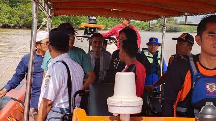 Pompong Pembawa Bibit Sawit Tengelam di Perairan Berbak Tanjabtim Jambi ...