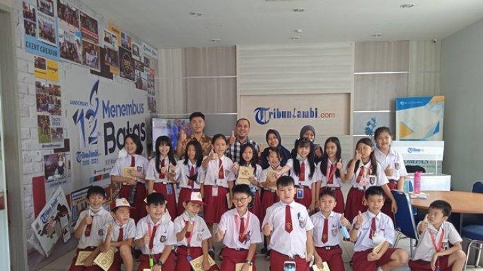 Pembelajaran Outdoor, SD Guang Ming Kota Jambi Kunjungi Kantor Tribun ...