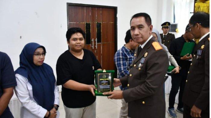 Tribun Jambi dan Jurnalis Rifani Dapat Penghargaan dari Kejati Jambi ...