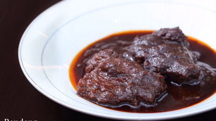 Cara Membuat Rendang Hitam Asli Padang, Rahasianya Terletak pada Kelapa ...