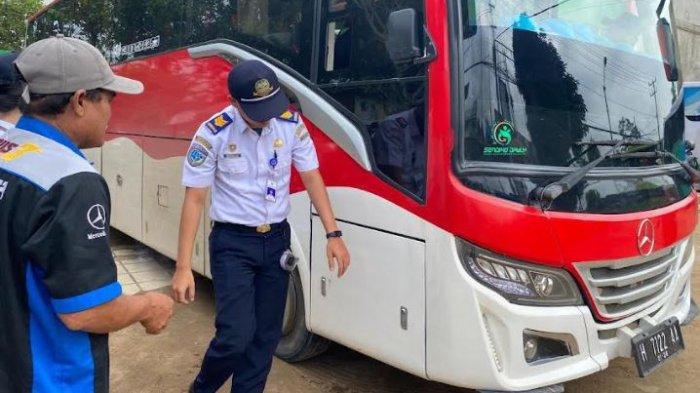 Libur Panjang Hari Waisak 2024, Kelaikan Jalan Bus Pariwisata di Jambi Diperiksa Petugas ...