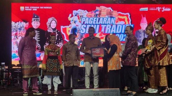 Teh Kayu Aro Produk PTPN IV Regional 4 Jambi Ramaikan Pagelaran Seni ...