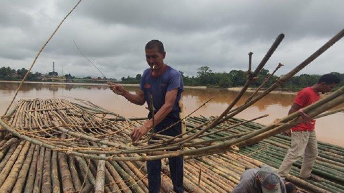 Berakit-rakit Susuri Batanghari ke Kota Jambi, Kenang Saat Rakit Jadi ...