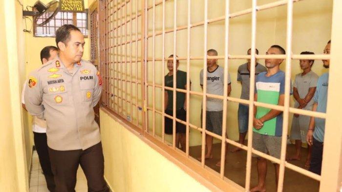 Kapolres Tebo Tiba-tiba ke Ruang Tahanan, Cek Kondisi Kesehatan Tahanan dan Kebersihan ...