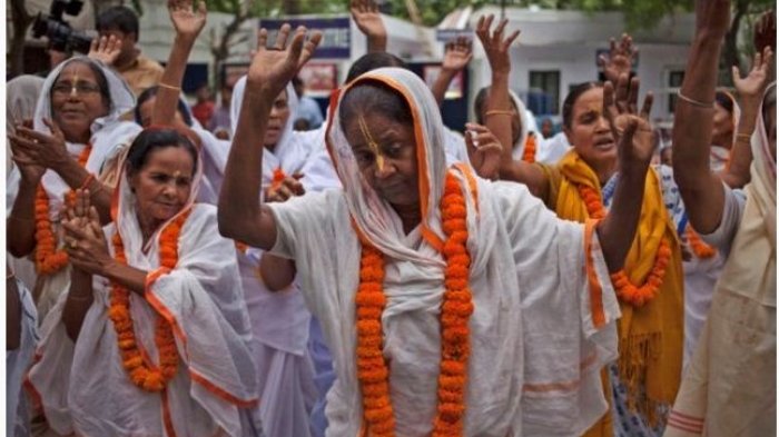 Diasingkan Hingga Dibotaki, Ini Deretan Tradisi Menyedihkan yang ...