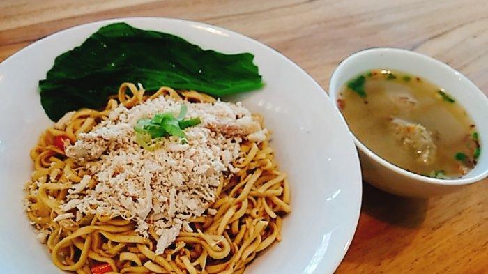 Mampir ke Jagoan Bakso Malang, Coba Cicipi Mi Yamin dengan Taburan Ayam Suwirnya - Tribunjambi.com