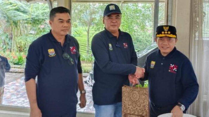 PTPN VI Serahkan Bantuan 300 Paket Sembako Untuk Penyandang Disabilitas ...