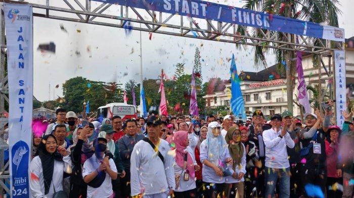 Ribuan Warga Tumpah Ruah Ikuti Jalan Santai HUT Provinsi Jambi Ke 67 - Tribunjambi.com