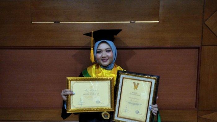 Ardesi Sakbania, Mahasiswi Unbari Meraih Nilai Cumlaude dengan IPK 3,95 ...