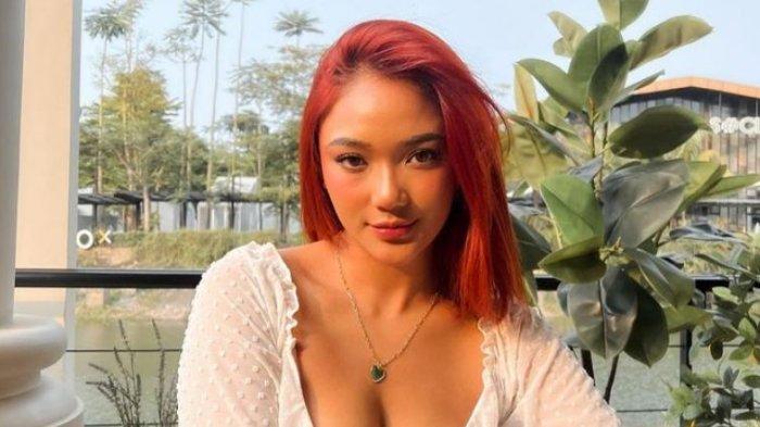 Potret Seksi Marion Jola Pakai Baju Tipis Banjir Komentar Warganet Maaf Gak Lihat