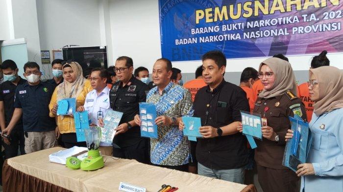 BNNP Jambi Musnahkan Barang Bukti Sabu-sabu dengan Cara Diblender - Tribunjambi.com