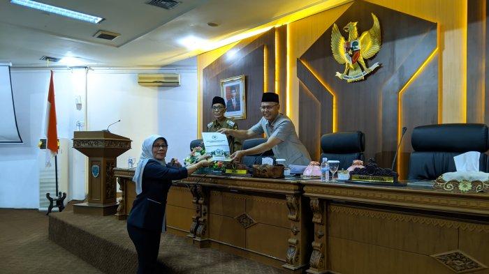 DPRD Batanghari Rapat Paripurna Pandangan Umum Fraksi-fraksi Terhadap Nota LKPD Bupati TA 2023 ...