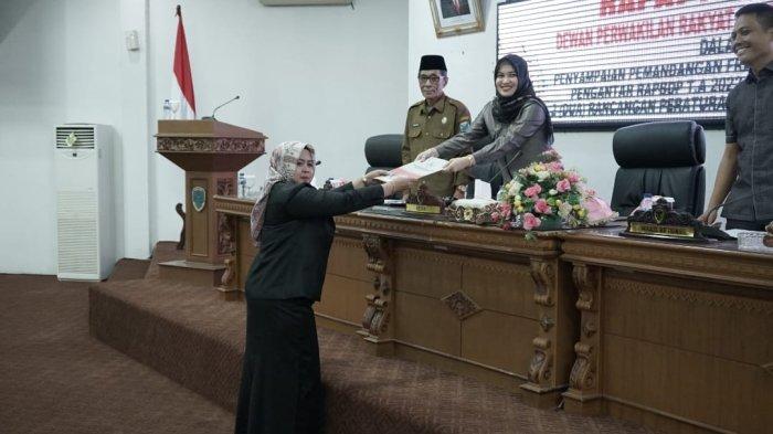 Fraksi DPRD Batanghari Sampaikan Pandangan Umum Terhadap Perubahan APBD dan Dua Ranperda ...