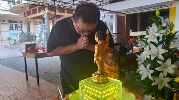 Memandikan Patung Budha Saat Waisak Tahun 2567 BE Ikut Dilakukan Umat ...