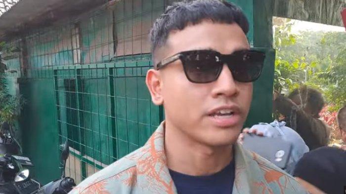 Fadly Ogah Sapa Doddy Sudrajat saat Bertemu di Makam Vanessa Angel ...