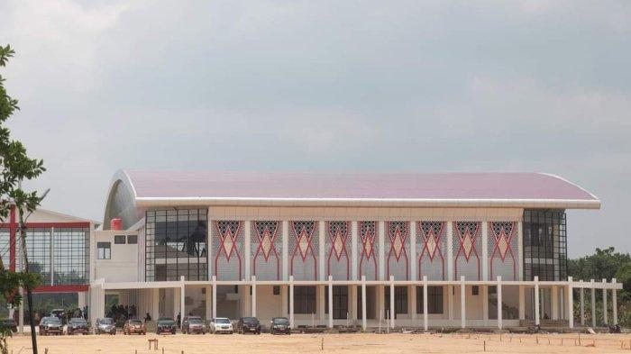 Resmikan GOR Sport Center Tanjab Barat, Anwar Sadat Minta Atlet ...