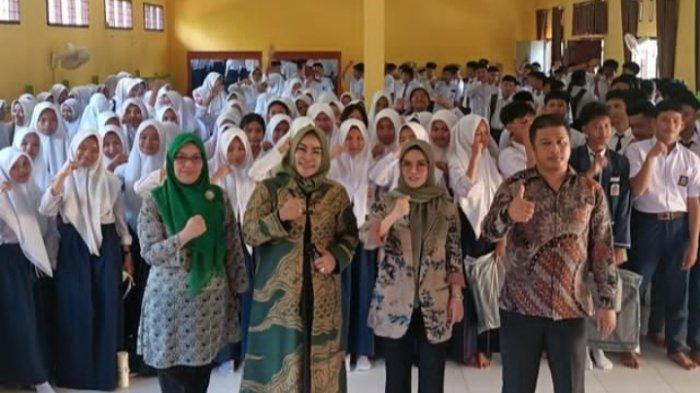 Hadiri MPLS di SMKN 1 Tebo, Eka Marlina jadi Narasumber Kapasitas Data Saing Wirausaha Muda ...