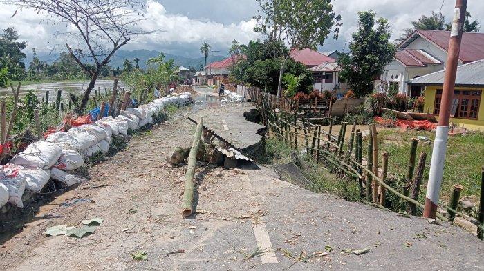 Jalan Desa Tanjung Karang Kota Sungai Penuh Jambi Amblas, Sudah 5 Bulan Belum Diperbaiki ...