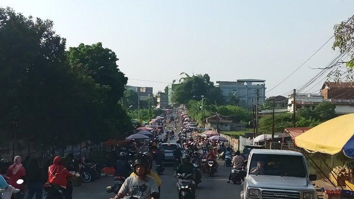 Dilarang Berjualan karena Presiden Jokowi Datang, Kini Jalan Orang Kayo ...