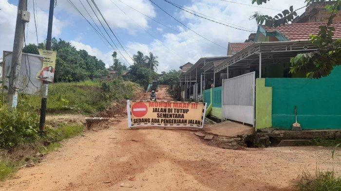 Bertahun-tahun Rusak, Jalan Cendrawasih di Kenali Asam Kota Jambi Akhirnya Diperbaiki ...