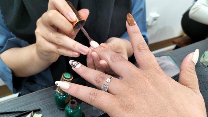 Percantik Kuku Menyambut Hari Raya Idul Fitri 1444 Hijriah Ala Nail Art ...