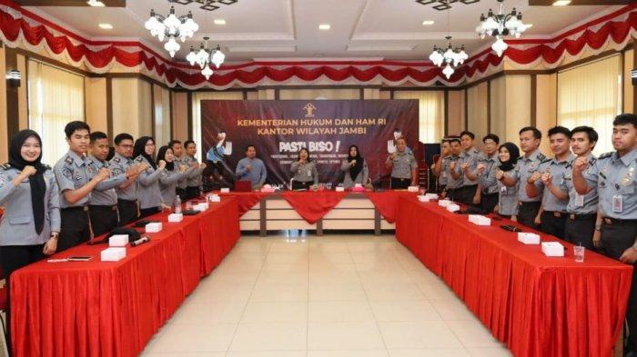 Kanwil Kemenkumham Jambi Gelar Rapat Monitoring dan Evaluasi Pelayanan Publik Berbasis SPKP dan ...