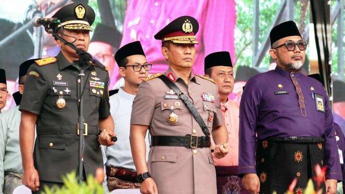 Kapolda Hadiri Upacara HUT ke-67 Jambi di Lapangan Kantor Gubernur - Tribunjambi.com