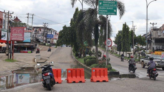Kerap Tergenang Air, Jalan di Jalur Simpang Tiga Lintas Sumatera ...