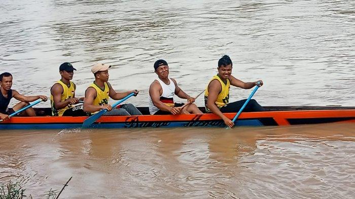 Keseruan Balumbo Biduk, Warga Sampai Teriak Nonton Pacu Perahu ...