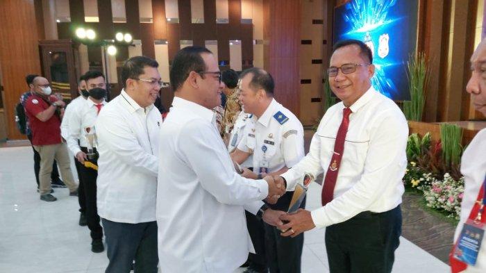Dirreskrimsus Polda Jambi, Kombes Christian Tory Dapat Penghargaan dari ...