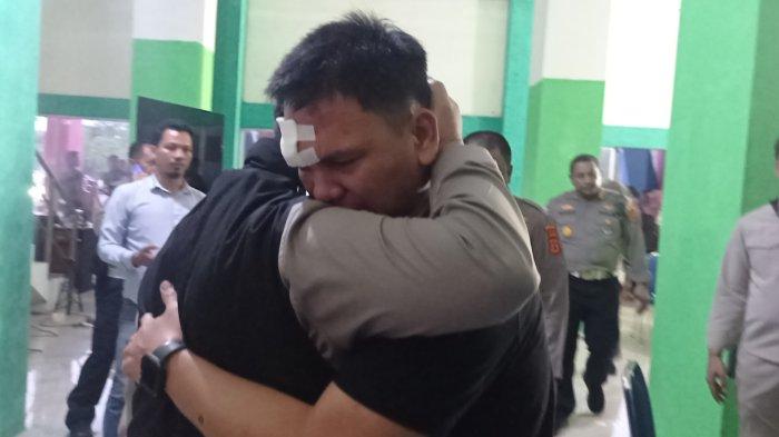 Tangisan Koorspri Kapolda Jambi Kompol Ayani Pecah di Pelukan Irjen Pol ...