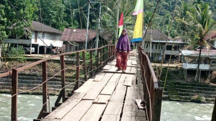 Jembatan Gantung Penghubung Dua Desa di Sarolangun Tidak Tersentuh Perbaikan - Tribunjambi.com