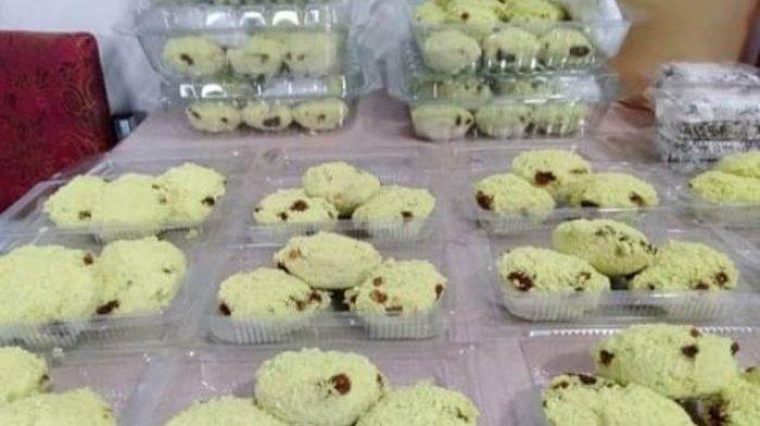 Kue Putu Kuning, Panganan Tradisional Masyarakat Melayu Desa Teluk ...