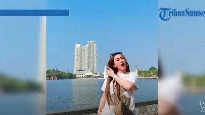 Komentar Netizen Saat Lihat Gaya Luluk Sofiatul, Istri Polisi yang Marahi Siswi Magang ...