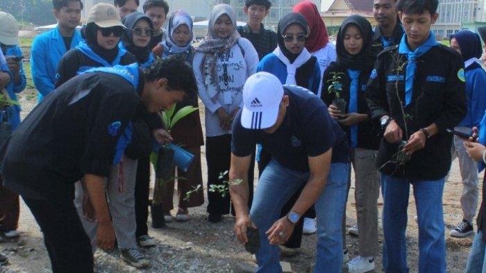 Hari Jadinya ke-7, Mapala Sutha Tanam Pohon di Lingkungan UIN Sutha Jambi - Tribunjambi.com