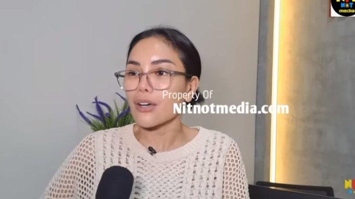 Nikita Mirzani Pamer Sedang Berduaan dengan Pria Bule - Tribunjambi.com Nikita Mirzani Pamer Sedang Berduaan dengan Pria Bule - Tribunjambi.com