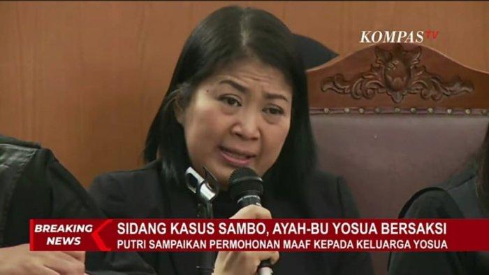 Putri Candrawati Menangis di Depan Keluarga Brigadir Yosua, Sampaikan ...