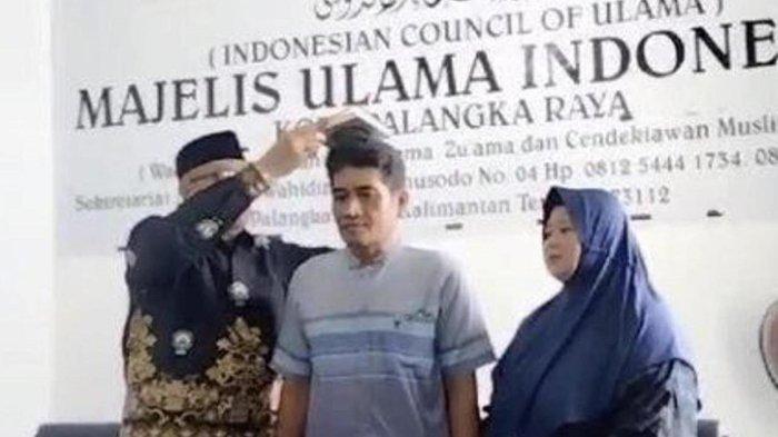 Viral Mie Ayam Isi Kepala Tikus, Pemilik Langsung Klarifikasi dan Bersumpah di MUI Palangkaraya ...