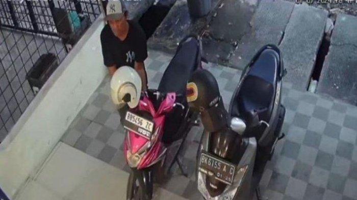 Viral Aksi Pencurian Motor Digagalkan Kepling Terekam CCTV: Sempat Diteriaki Emak-emak ...
