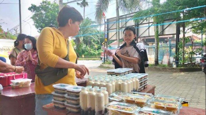 Bazar Mewarnai Momen Waisak di Vihara Sakyakirti Kota Jambi ...