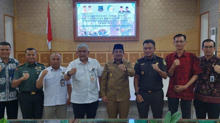 SKK Migas PetroChina Tanda Tangan Prasasti Progam CSR dan Bantu Kemasan Produk UMKM Tanjab Barat ...