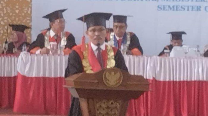 Perdana, Rektor Univesitas Jambi Prof Helmi Pimpin Wisuda ke-107 ...