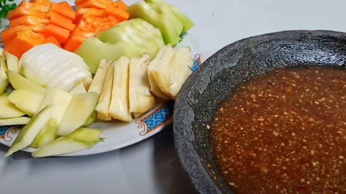 Resep Bumbu Rujak Buah Sultan, Gunakan Campuran Kacang Mede dan Kacang ...