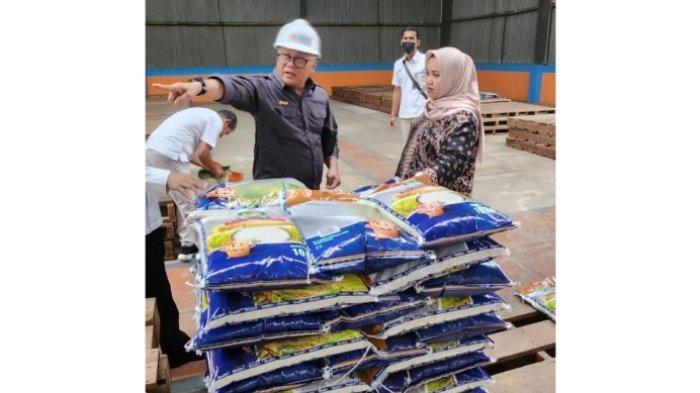 Pastikan Stock Beras Aman, Ria Mayang Sari Kunjungi Gudang Bulog Jambi ...