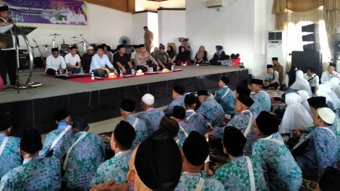 Bupati Tanjab Timur Romi Hariyanto Lepas 98 Calon Haji Menuju Asrama Haji Jambi, Ini Pesannya ...