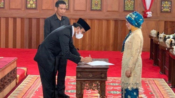 BREAKING NEWS Sri Herlita Resmi Gantikan Agus Rama Jadi Anggota DPRD Provinsi Jambi ...