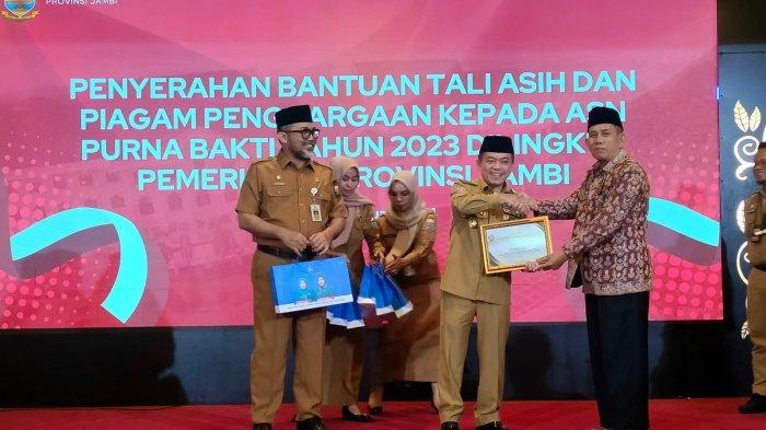 573 ASN Purnabakti Terima Tali Asih dan Piagam Penghargaan dari KORPRI Provinsi Jambi ...