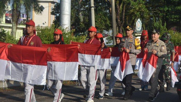 Semarakkan HUT RI ke-79, Masyarakat Sarolangun Dapat Bendera Gratis - Tribunjambi.com