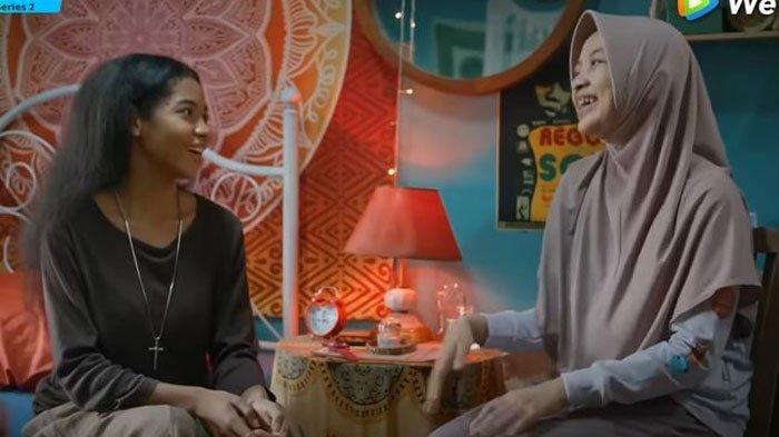 Sinopsis Imperfect The Series 2 Episode 1, Dilema Maria Kerja di Toko ...